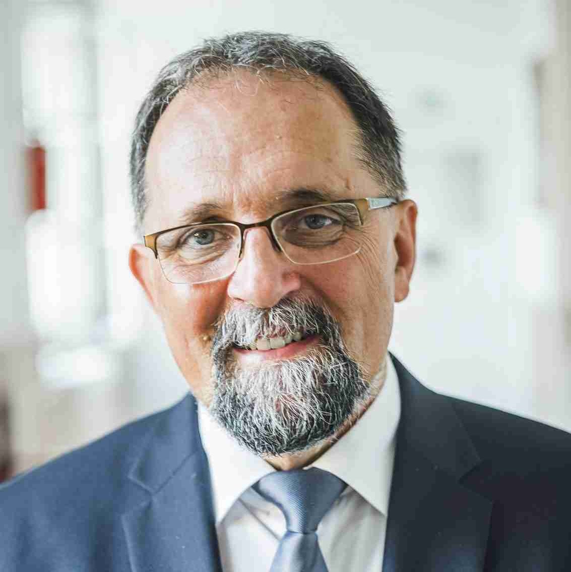 Dr. Ábrám Tibor